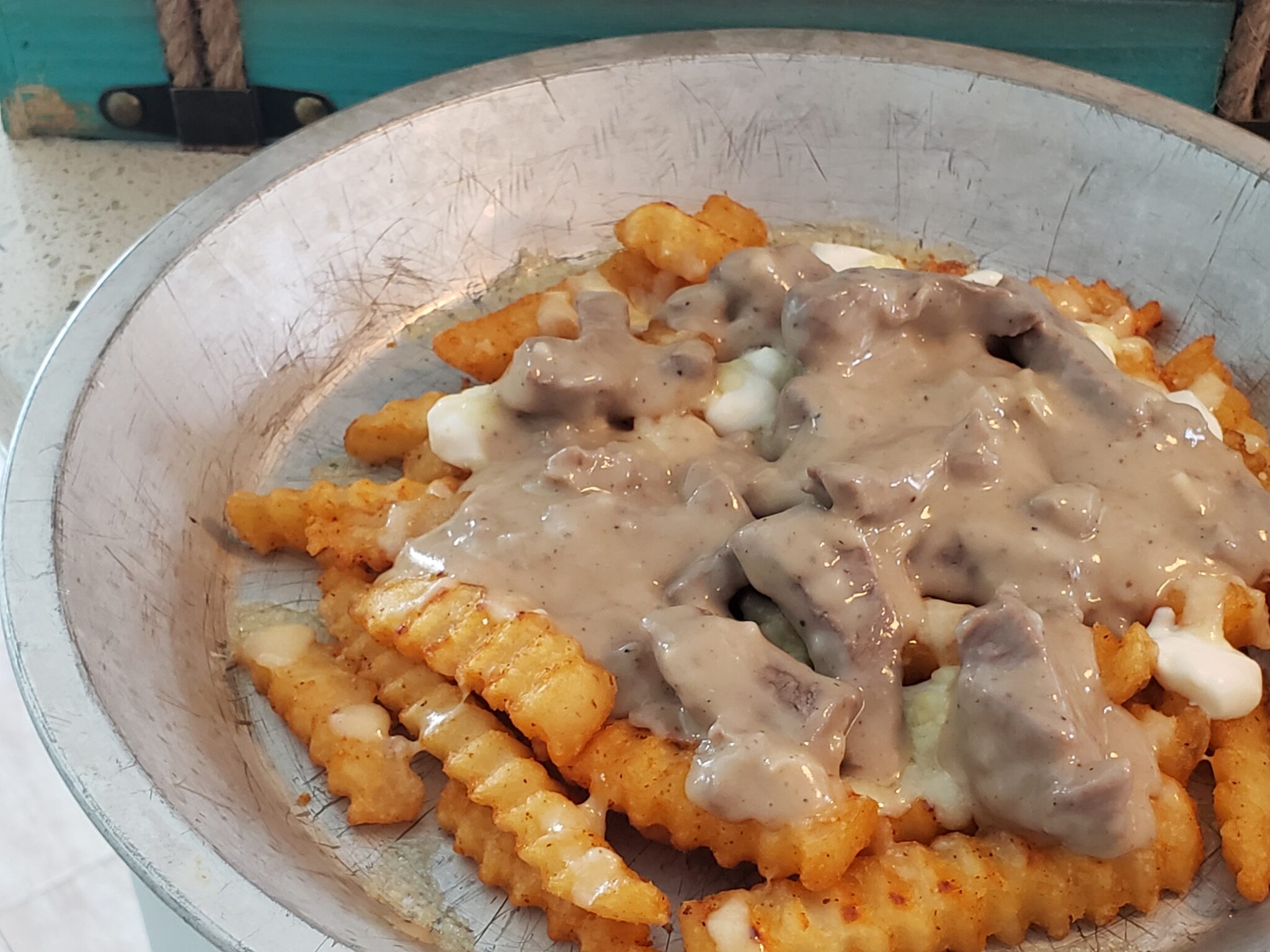 Poutine - easy & tasty ⋆ malarkey