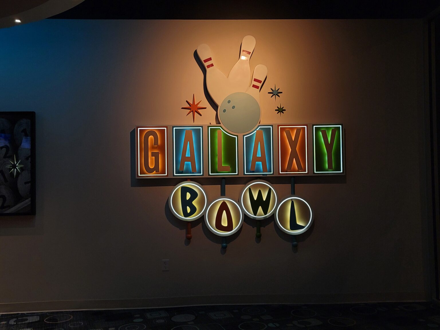 Galaxy Bowling - Universal Studios ⋆ malarkey